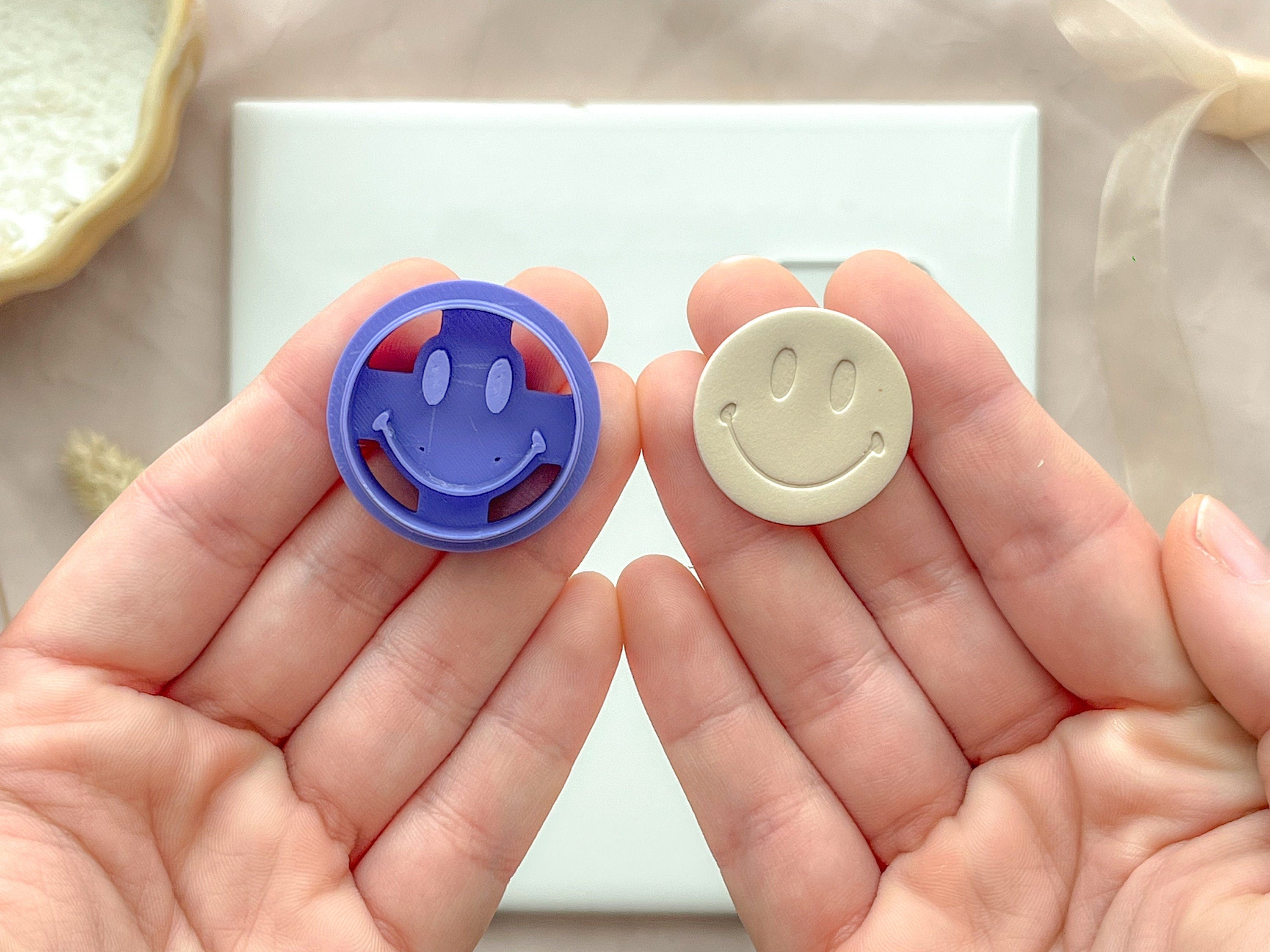 Smiley face Clay Cutter – Buttr Cuttr